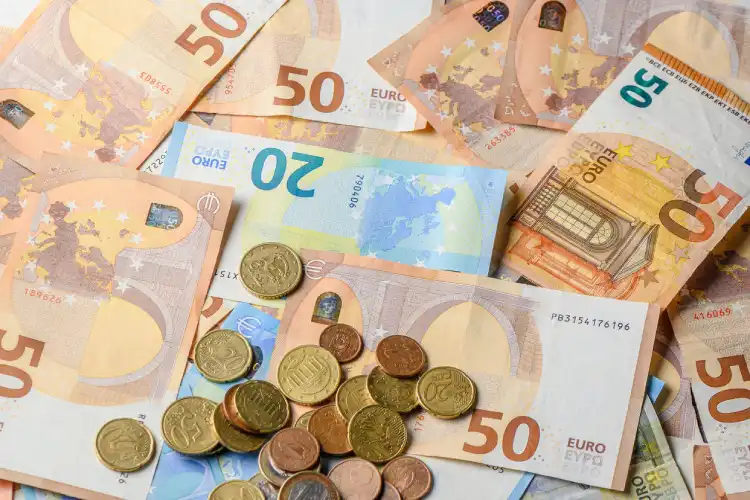 Sobe E Desce Do Euro Saiba Como Pode Impactar Na Vida Do Imigrante sobe-e-desce-do-euro-saiba-como-pode-impactar-na-vida-do-imigrante