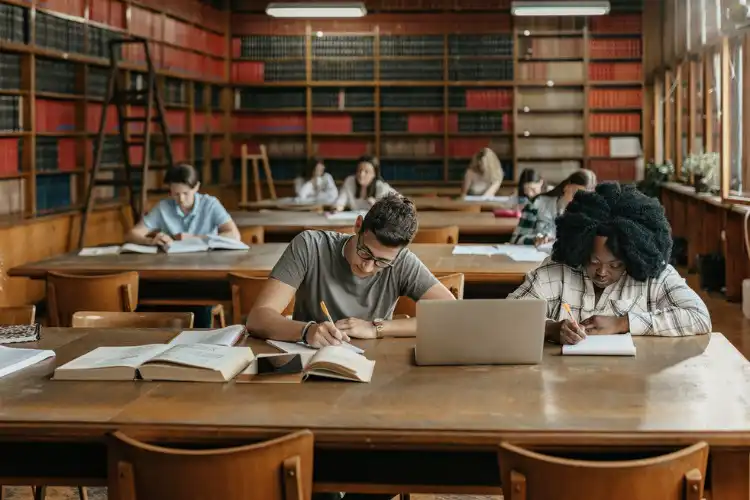 Further Education: o que é e como funciona no Reino Unido